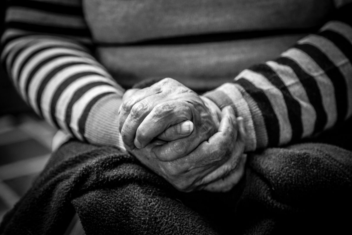 Essential tremor vs Parkinson's tremor (8 key differences between the two)